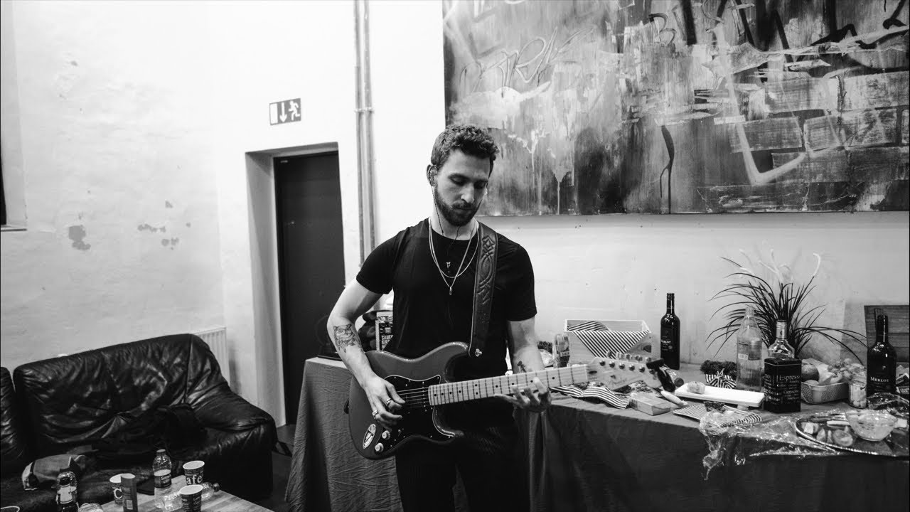Two Feet - Live Acoustic Bedroom Sessions (episode 001) - YouTube Music