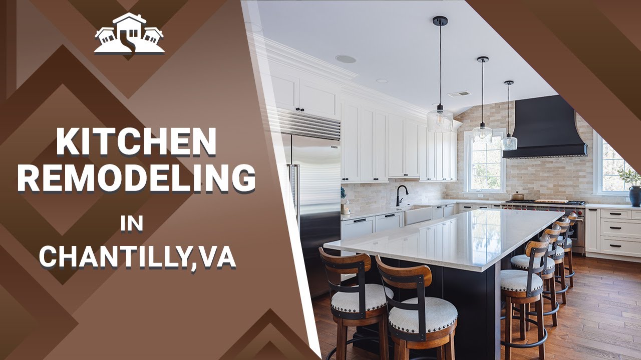A kitchen that draws attention with the harmony of two contrasting ...