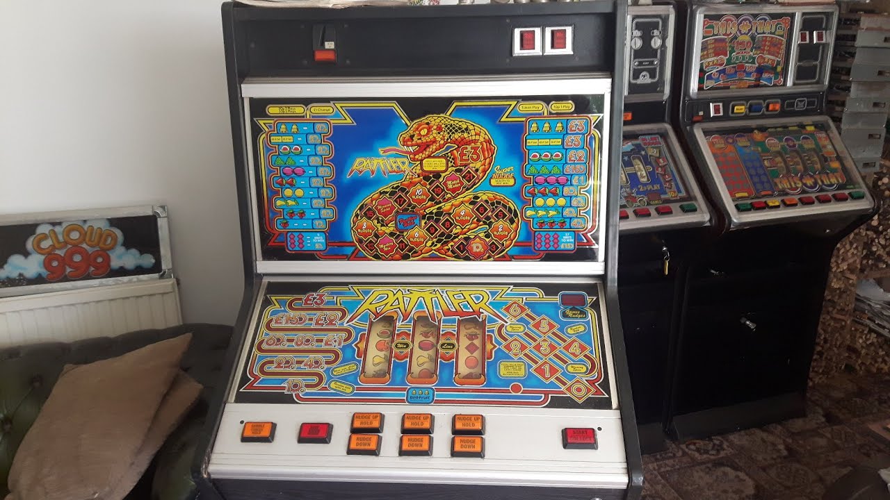 Bell-Fruit Manufacturing Rattler fruit machine (from 1984) - YouTube