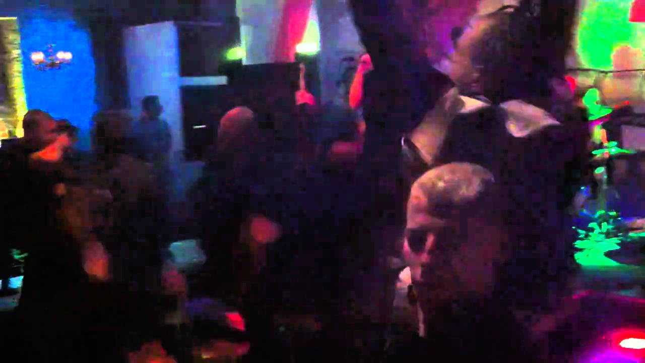 sham 69 at zuu bar on 01/10/10 - YouTube