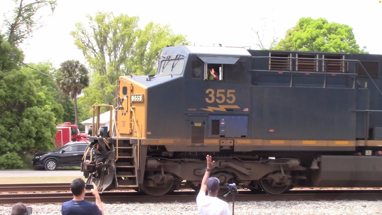 CSX 355 leads CSX Q455-10 SB in Folkston, GA 4/10/21 - YouTube