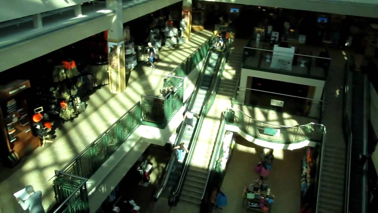 Ferris wheel at Scheels in Reno - YouTube
