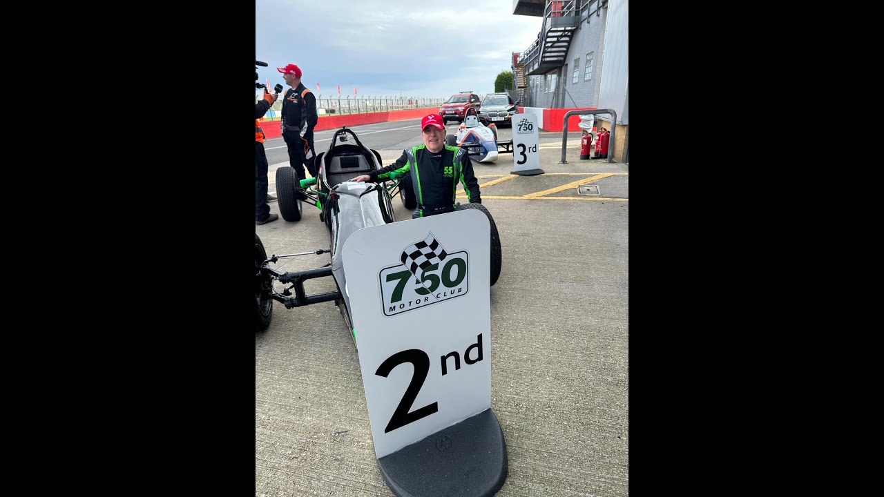 750MC Formula Vee: Donington GP, Race 2 (13th October 2024) - YouTube