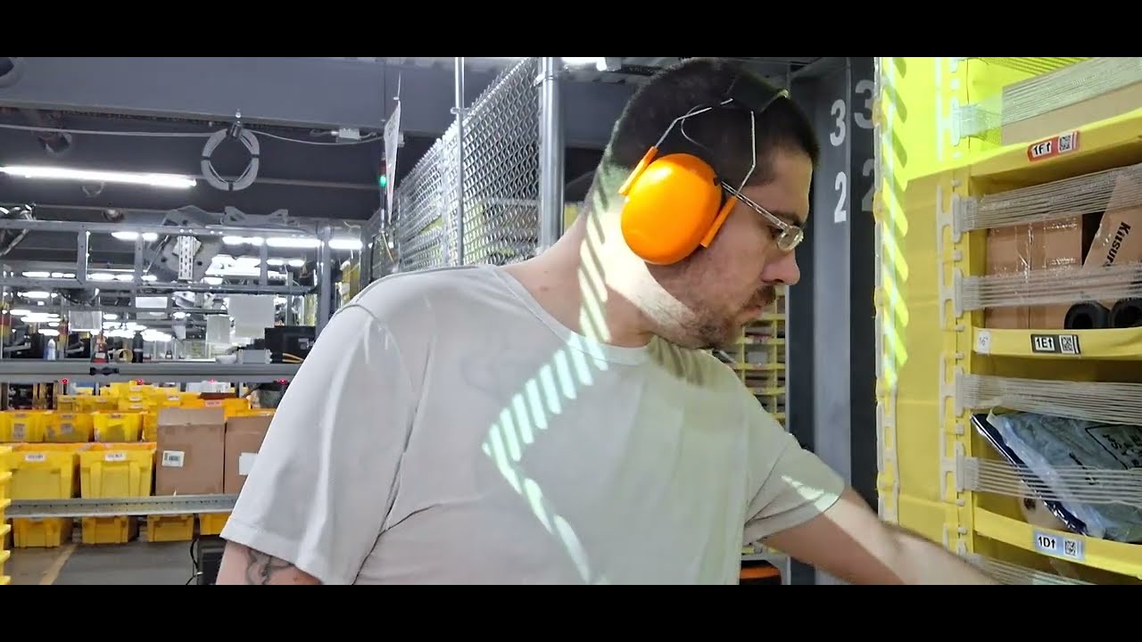 a day in the life of a Amazon employee - YouTube