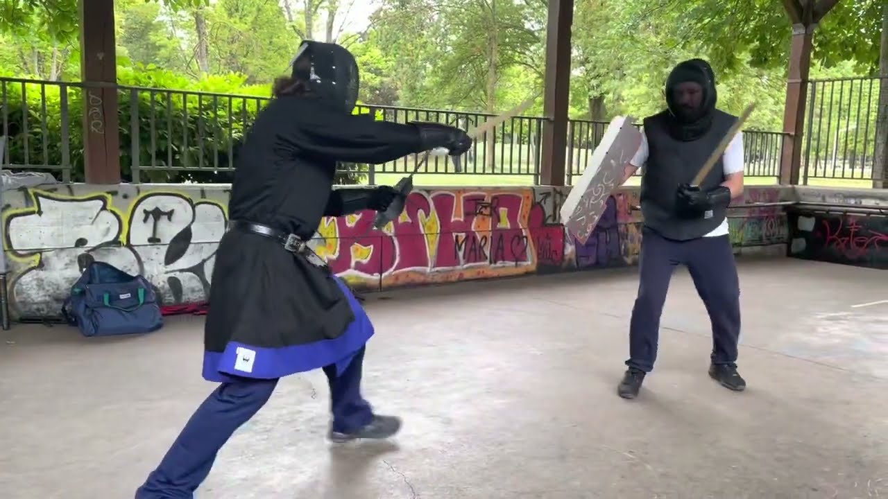 Gou Rang VS Double curved shield sparring - YouTube