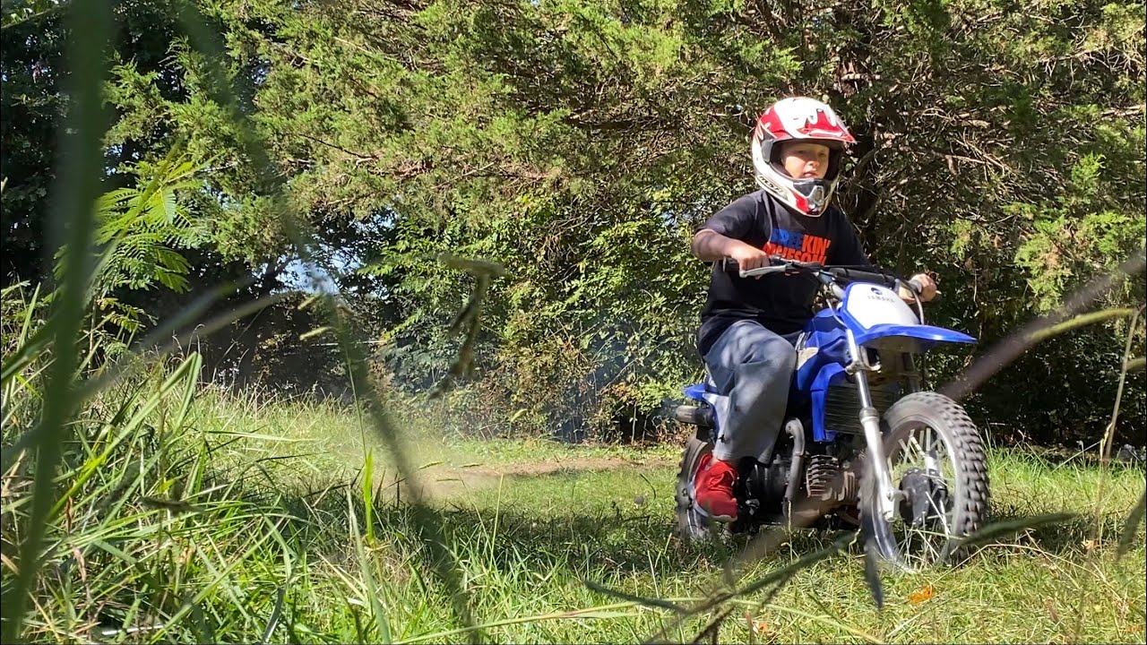 HE LEARNS TO RIDE PW80 | FIRST TIME - YouTube