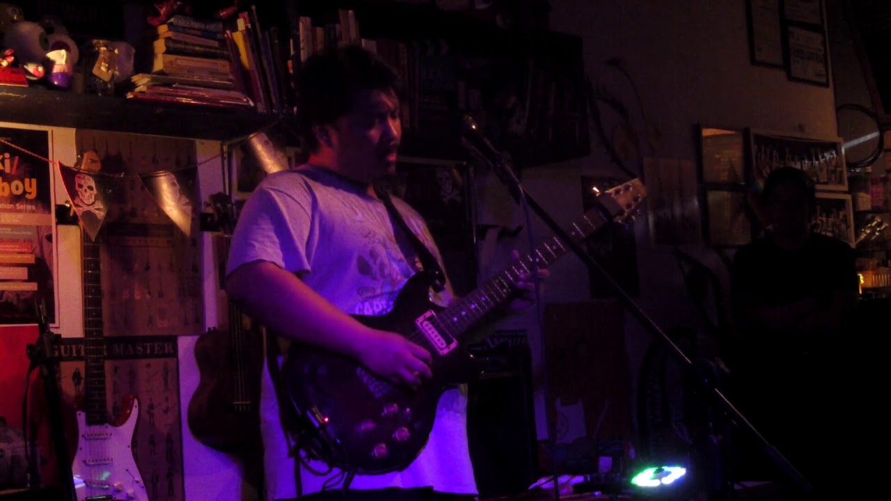 PJ Martinez- Bright Lit House Livelooping @Catch 272 - YouTube