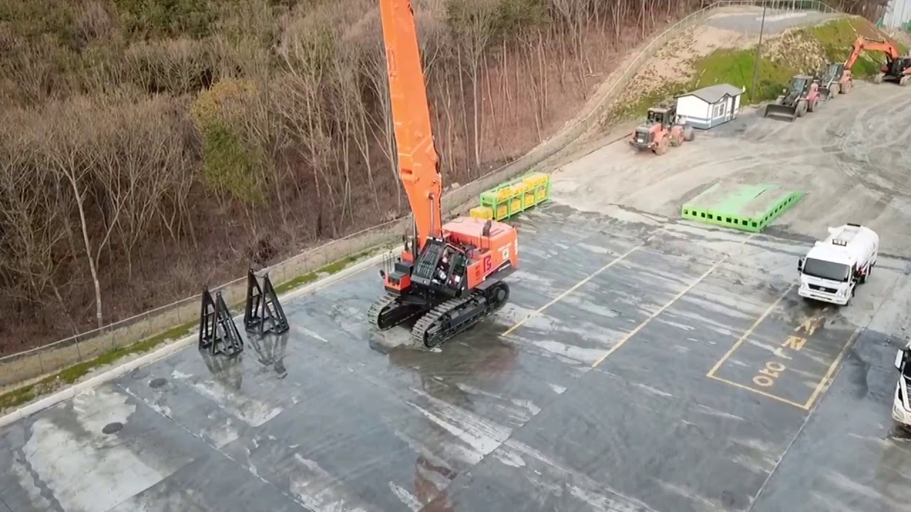 Doosan AM - Demolition DX800 DM_1 (Overview) - YouTube