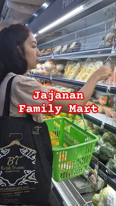 Jajan di Family Mart - YouTube
