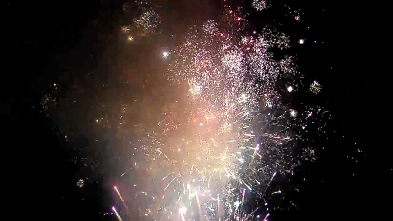 Pyroking fireworks show at muckleshoot 2010 - YouTube