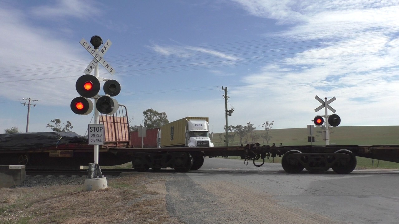 Level Crossing, Harefield NSW, Australia. - YouTube