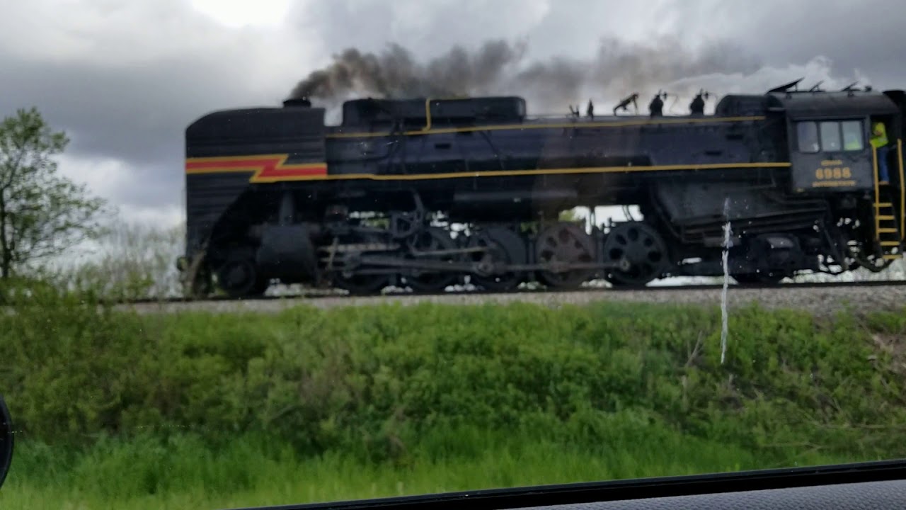 Chasing IAIS QJ 6988 from Annawan to Geneseo - YouTube