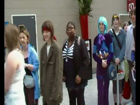 The biggest queue ever - YouTube