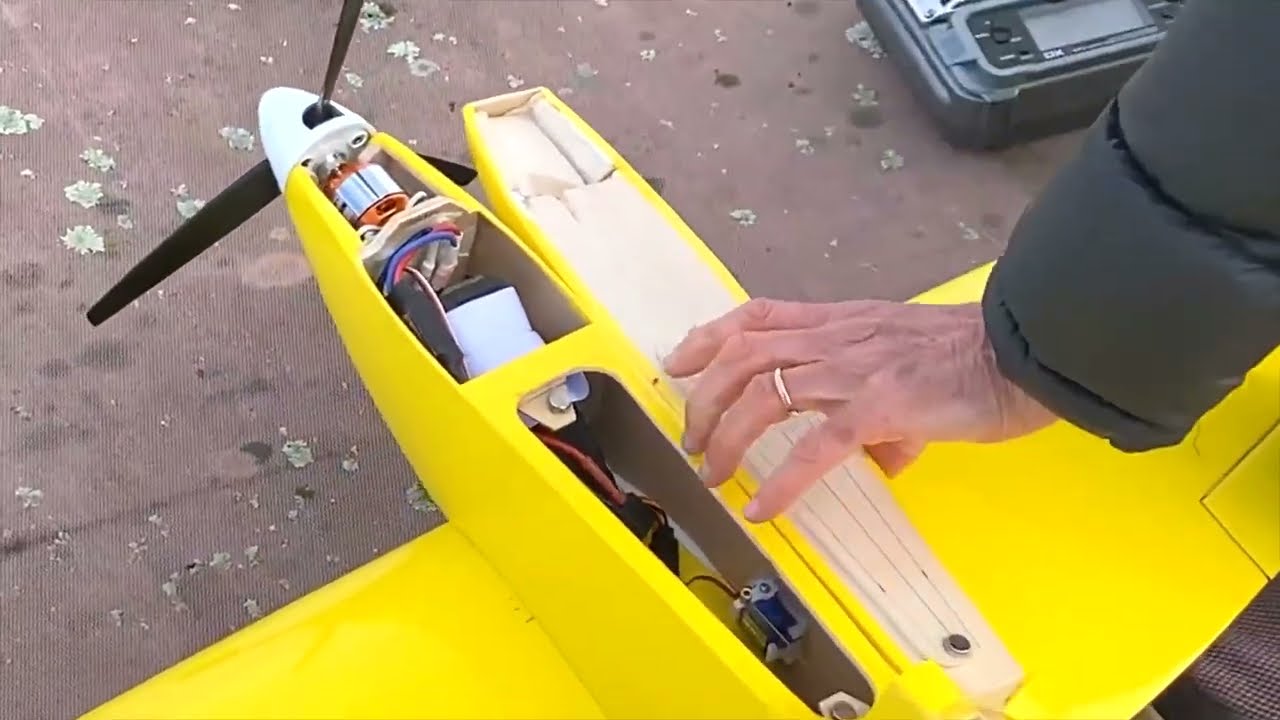 Supermarine Spitfire Trainer (Tr.8) first flight (1100mm span) - YouTube