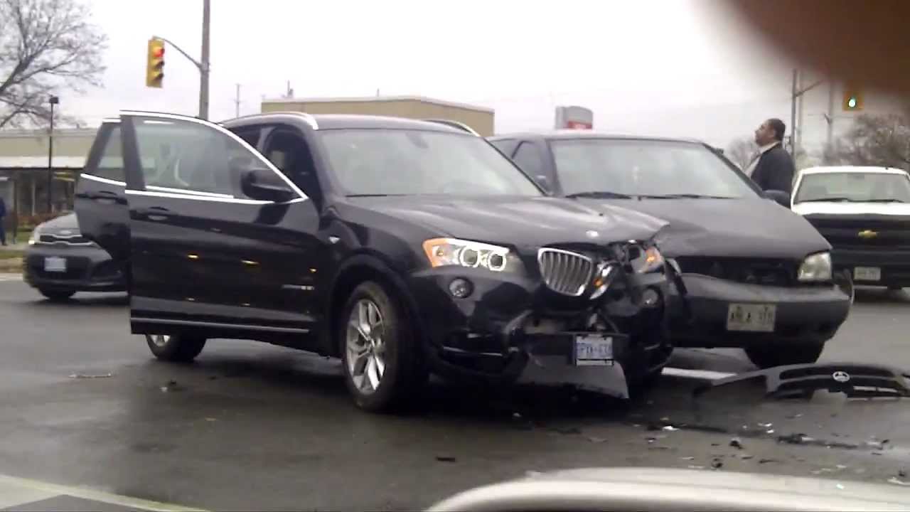 Bmw X5 & Toyota Sienna accident! Bad Accident - YouTube