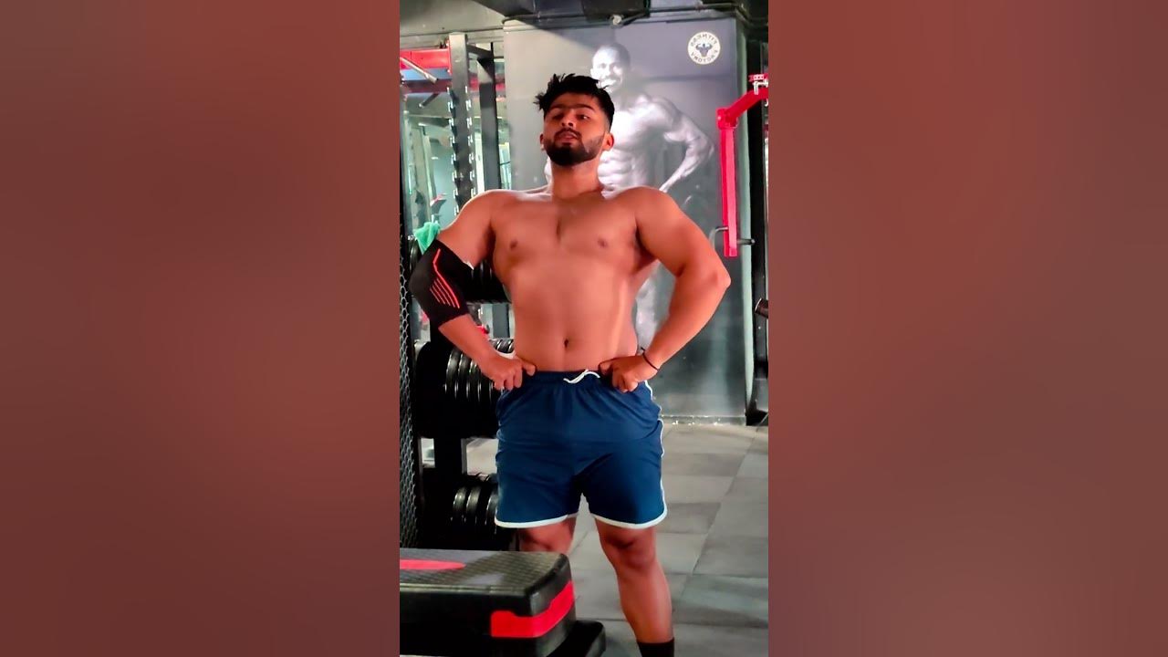Posing at Muscletime Fitness Gym at 92Kg BW - YouTube