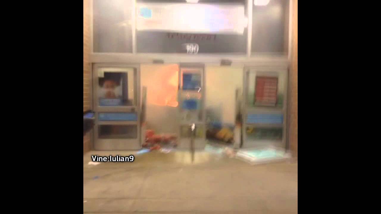 FERGUSON : Walgreens on fire VINE - YouTube