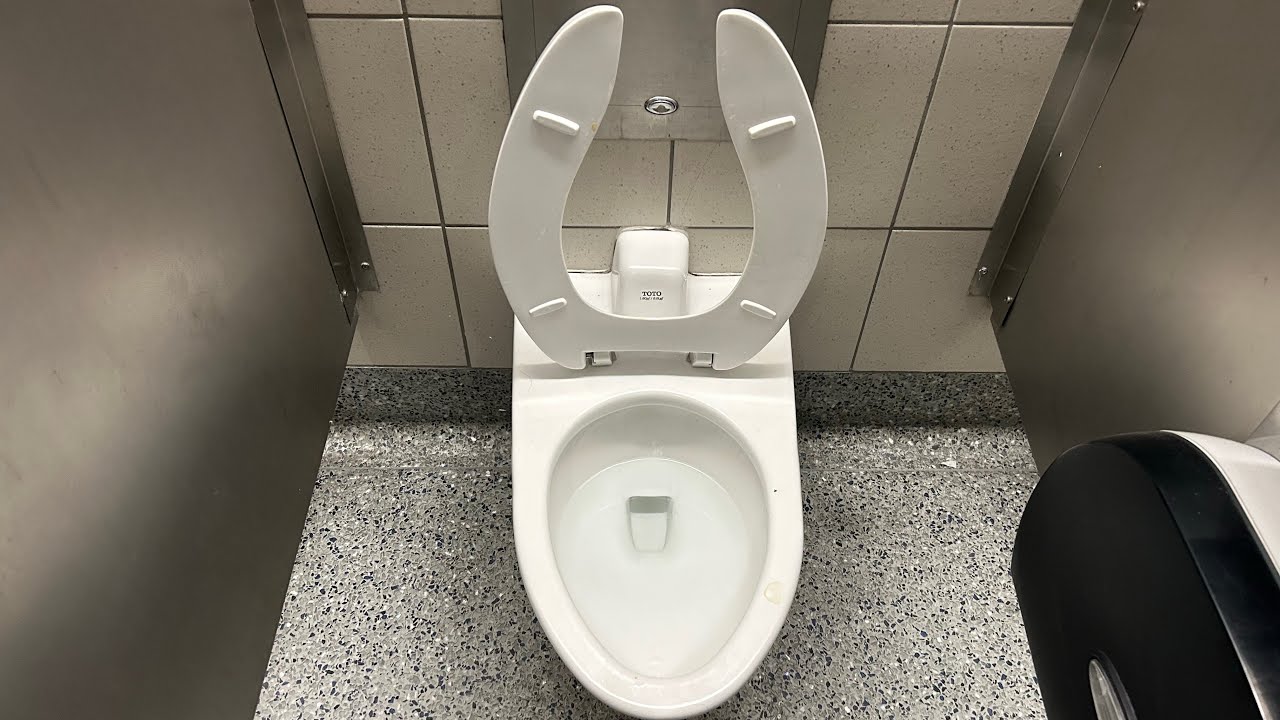 121. Back Spud TOTO CT708 Toilet at George Bush Intercontinental ...