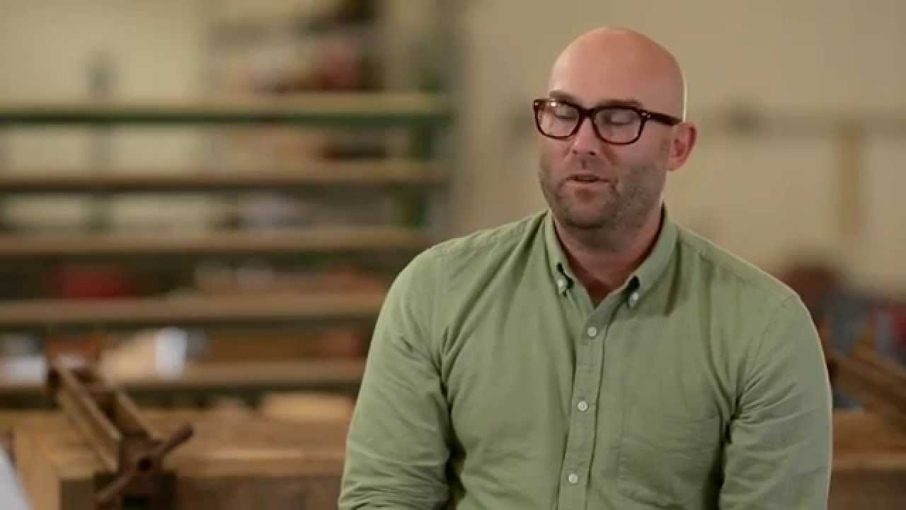 Social Entrepreneur Hires Homeless Carpenters - YouTube