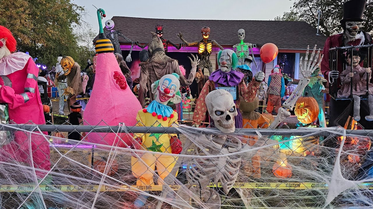 TikTok Famous Halloween House Menefee Manor San Antonio (Nighttime ...