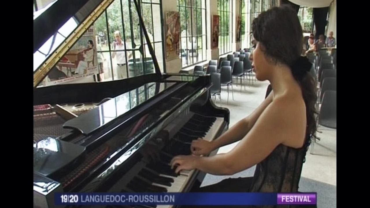 Stephanie ELBAZ at French TV news (Piano festival) - YouTube