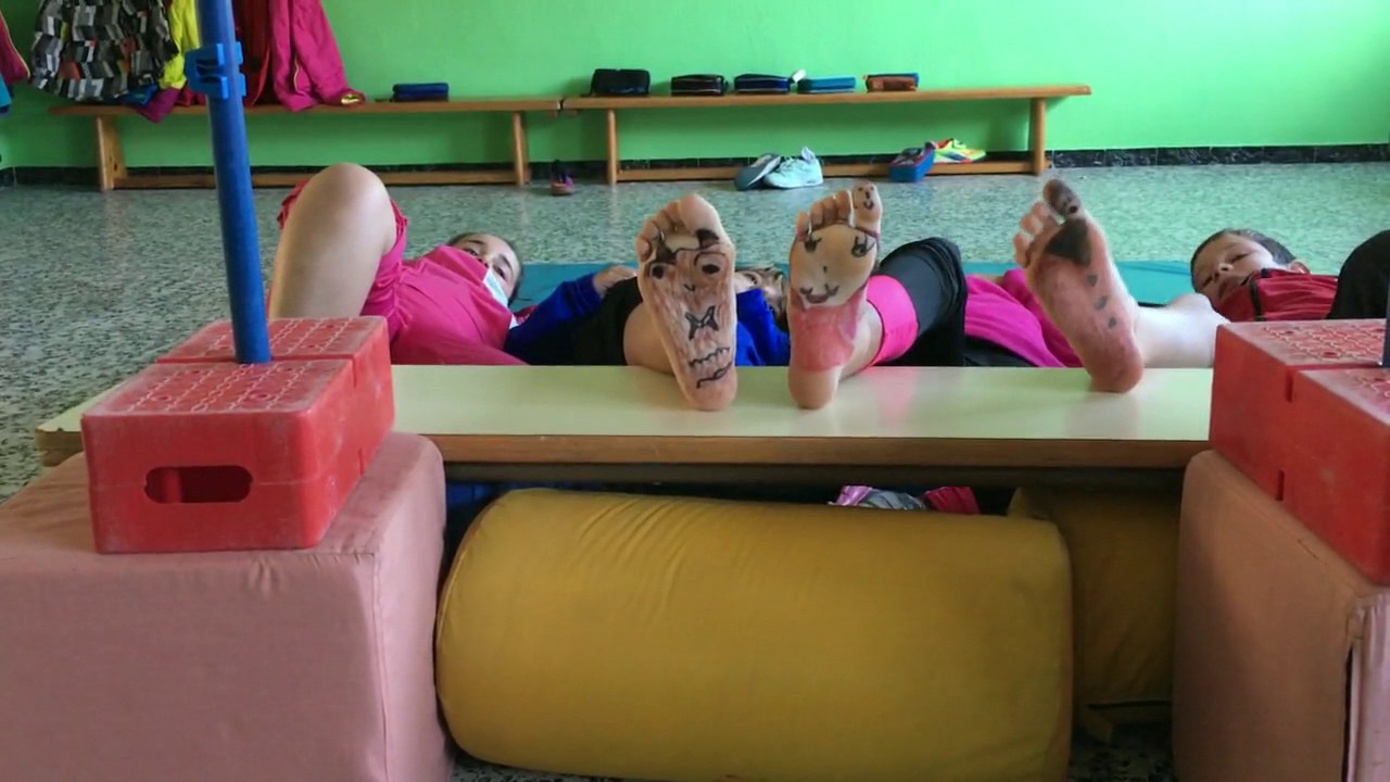 Teatro de pies: Caperucita Roja, 4º de Primaria - YouTube