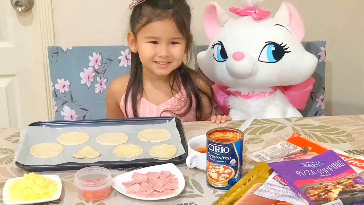 Little Chef in Training - YouTube