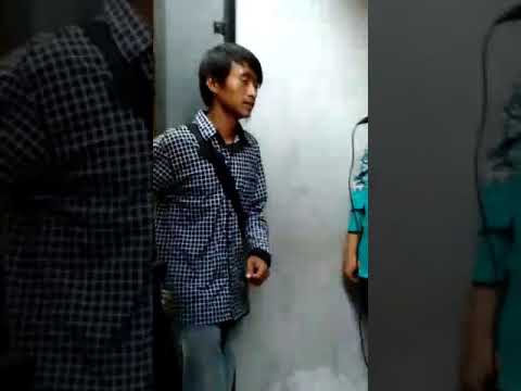 tampil dulu guys.......menghibur tante2