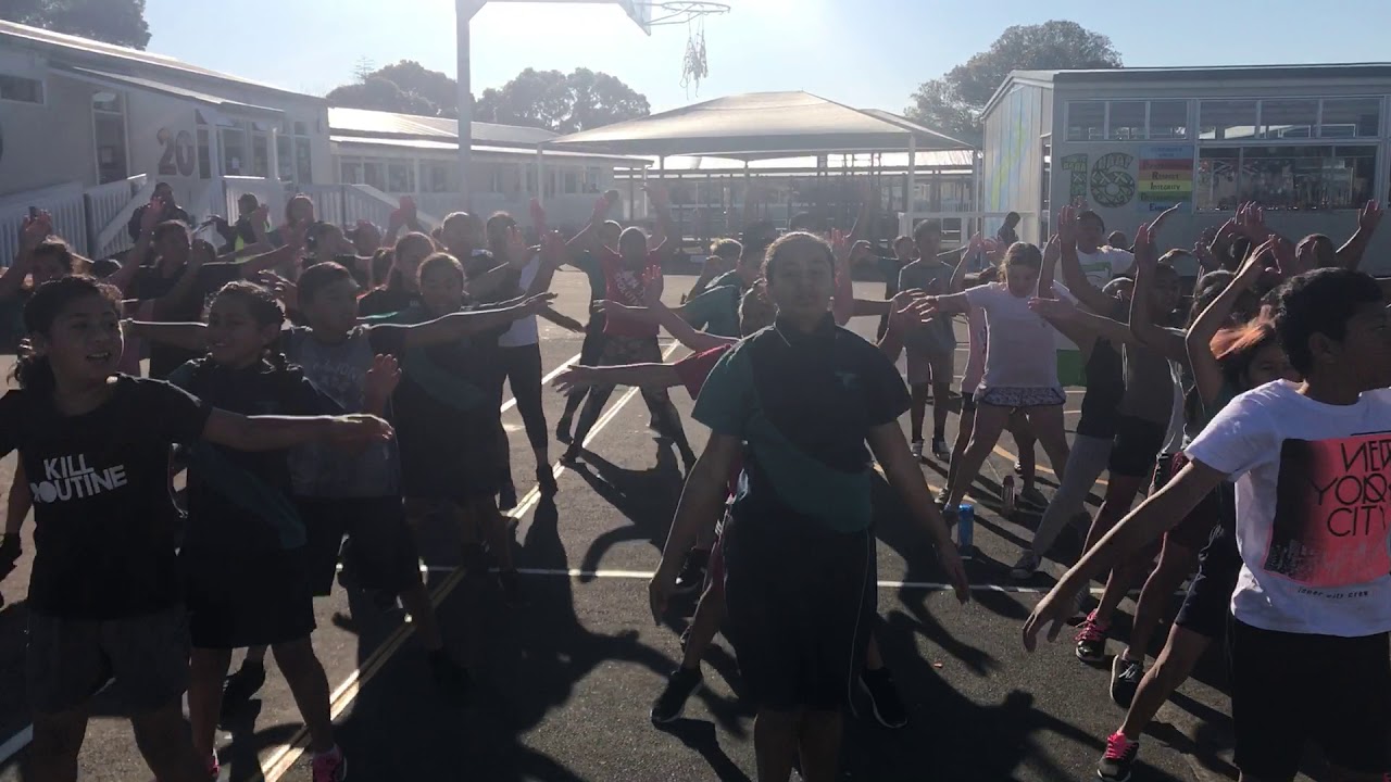 Rowandale School - Year 5/6 Warm up for Fun Run - YouTube