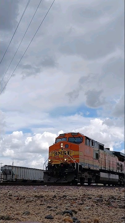 BNSF train with a Fakebonnet! - YouTube