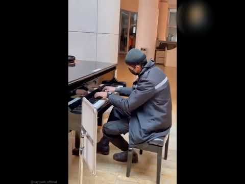 Park Bulvar- mühafizəçidən pianinoda möhtəşəm ifa 2021