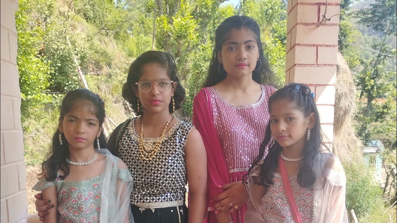 le ja le ja re best dance //cute girls😘#phadiwedding #dancevideo - YouTube