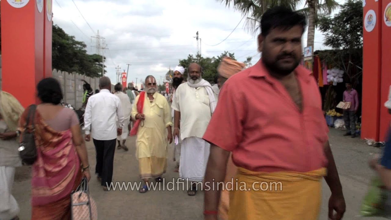Indian sadhus converge at Sadhugram in Tapovan : Nashik Kumbh - YouTube