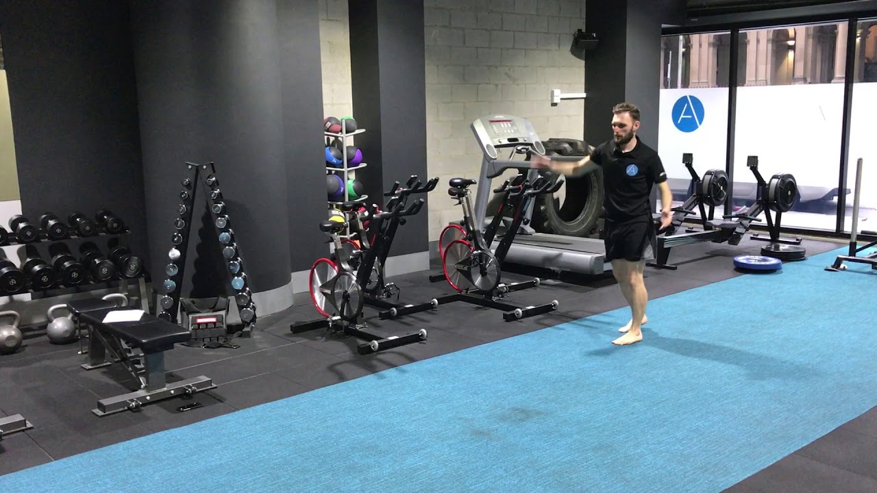 Walking Lunges with Arm Drivers - YouTube