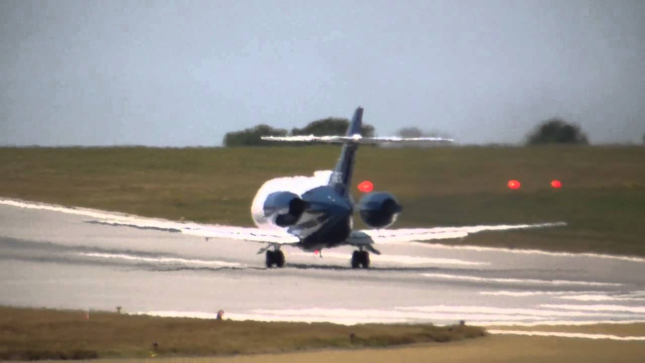 Smoky right engine of a private jet (BAe-125) at Jersey Airport - YouTube