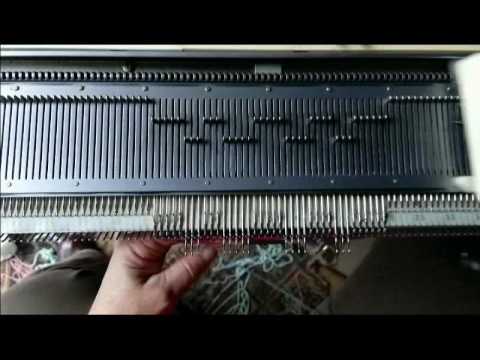 Intarsia on the Brother 930 plus a test of the newly cleaned carriage ...