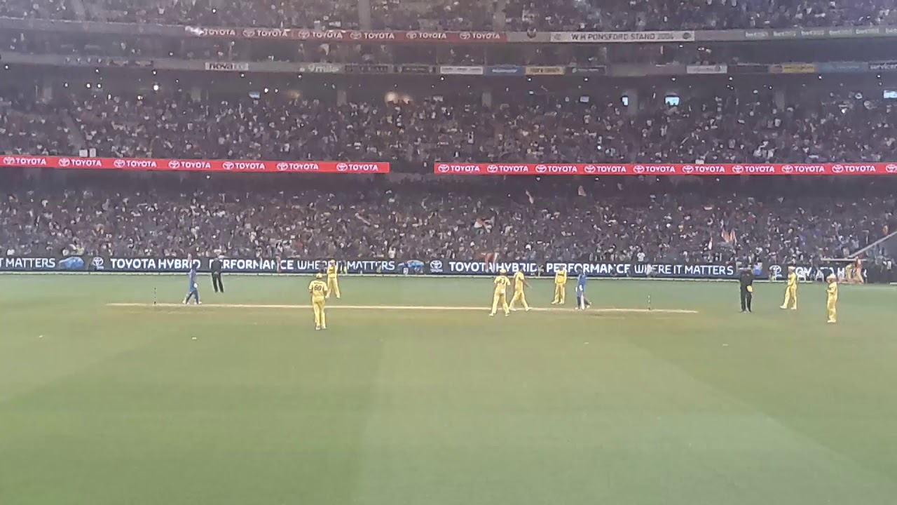 1 run to win ! #MCG #ELECTRYING ENVIRONMENT - YouTube