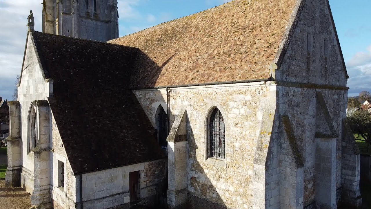 Iville (27). Eglise Notre Dame vue du ciel, avec un drone DJI mini 2 ...