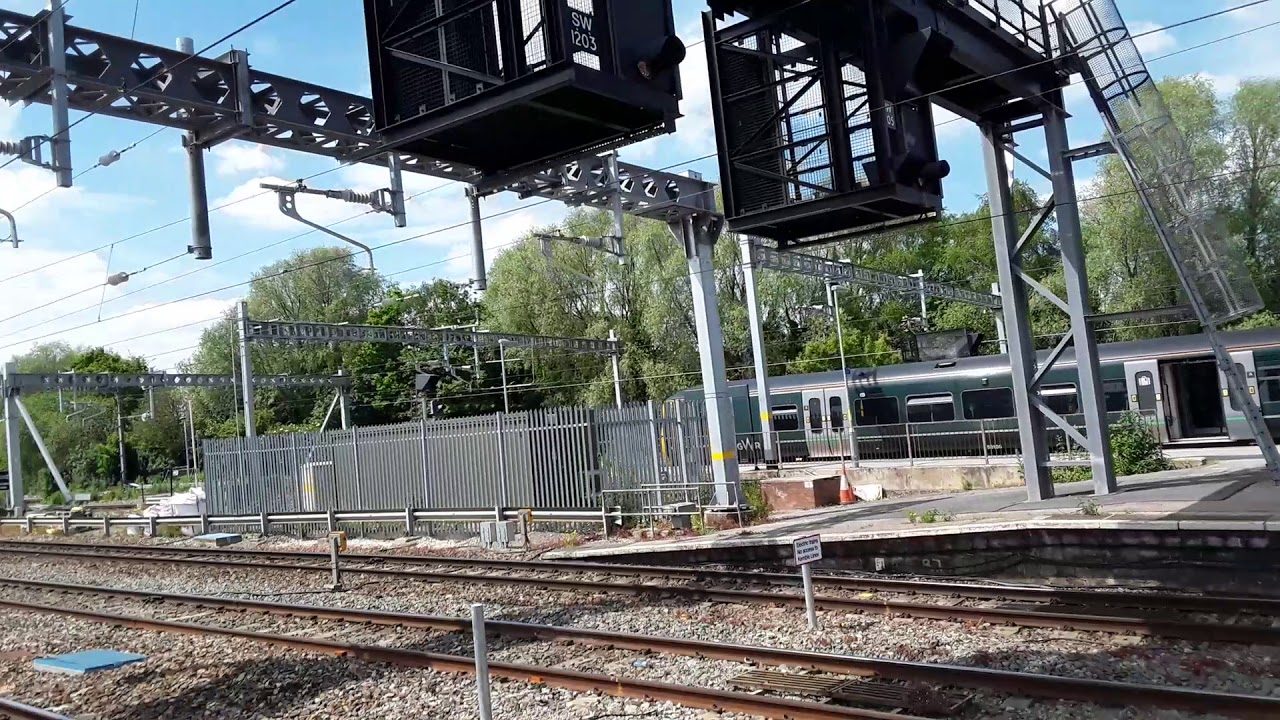 166118 2M11 departing from Swindon train station Wiltshire 23.5.2019 ...