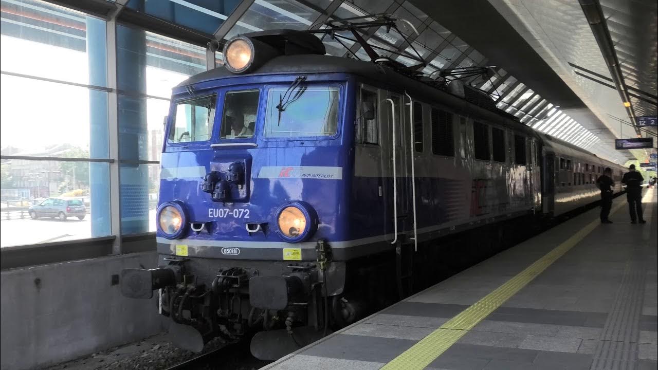EU07-072 Kraków Główny InterCity "Galicja" TLK 301 Ostrava Svinov. Z tyłu za składem jedzie EU07 ...