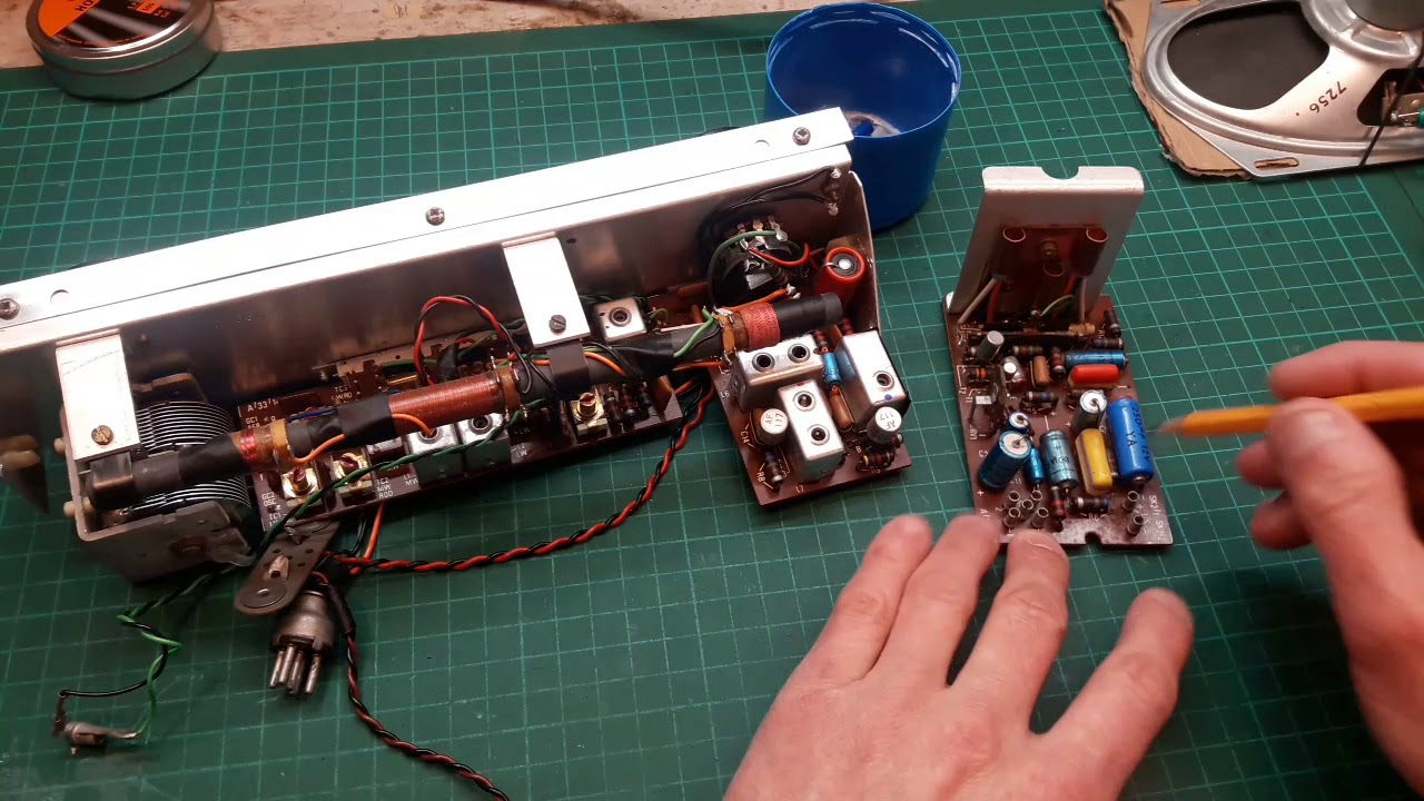 Hacker Autocrat RP33 Radio . AF117 Service - YouTube