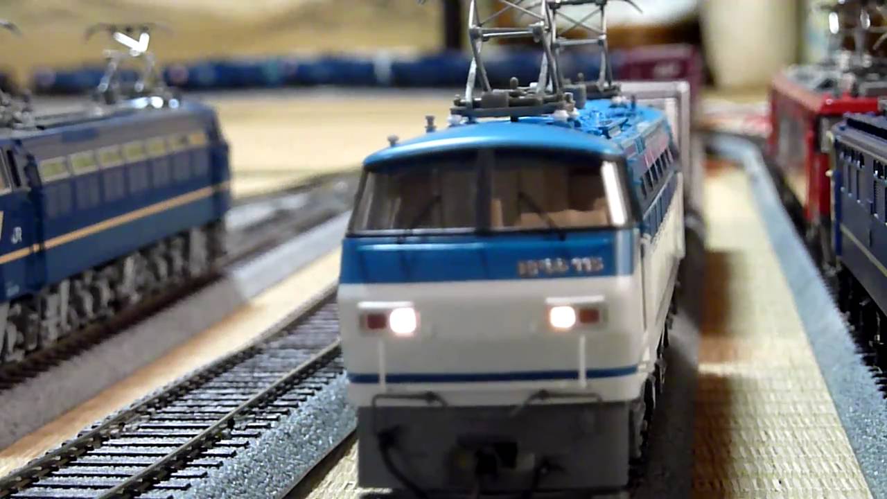 【鉄道模型】HOゲージ EF66-100出発とEH500 1次形とのすれ違い - YouTube