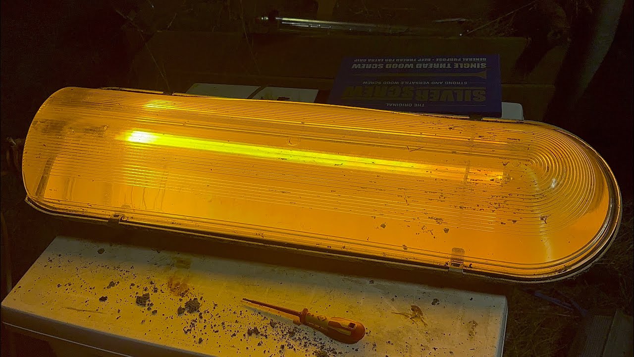 Philips MA50 135W SOX Warm Up - YouTube