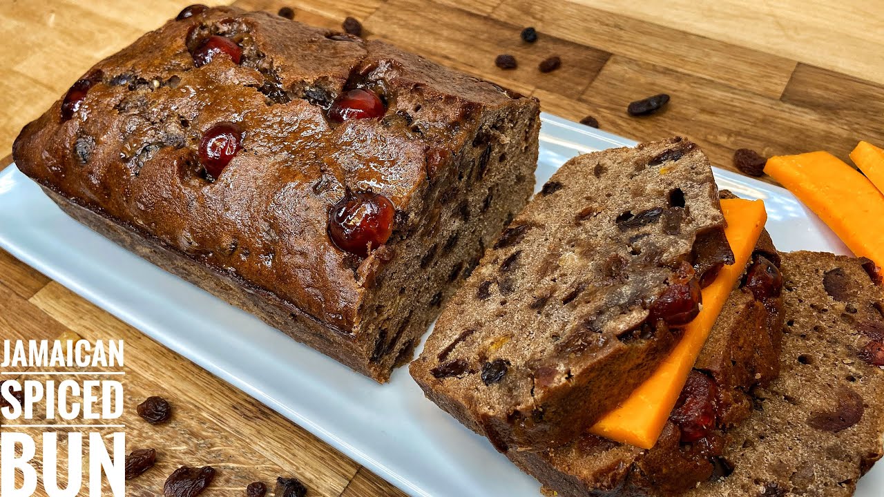 THE BEST JAMAICAN SPICED BUN RECIPE - YouTube