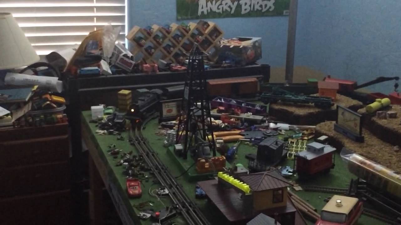 My Lionel "O" gauge Train layout - YouTube