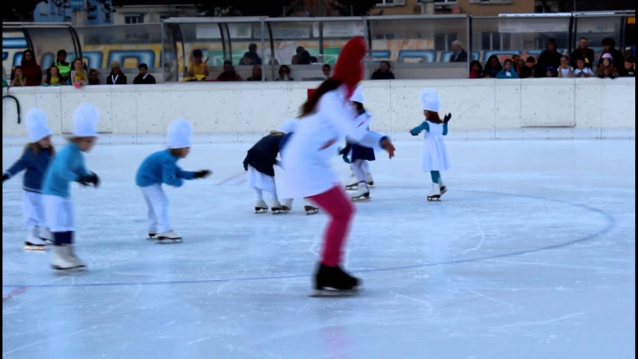 Smurfs on Ice! Pippa's Ice Skating Debut! - YouTube