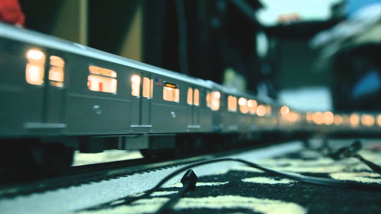 Mth Railking R142A subway set quick run - YouTube