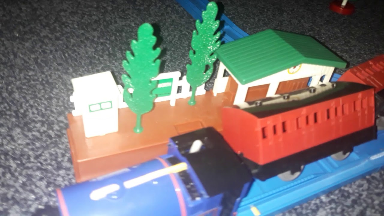 tomy thomas trackmaster sir Handel slow goods train - YouTube