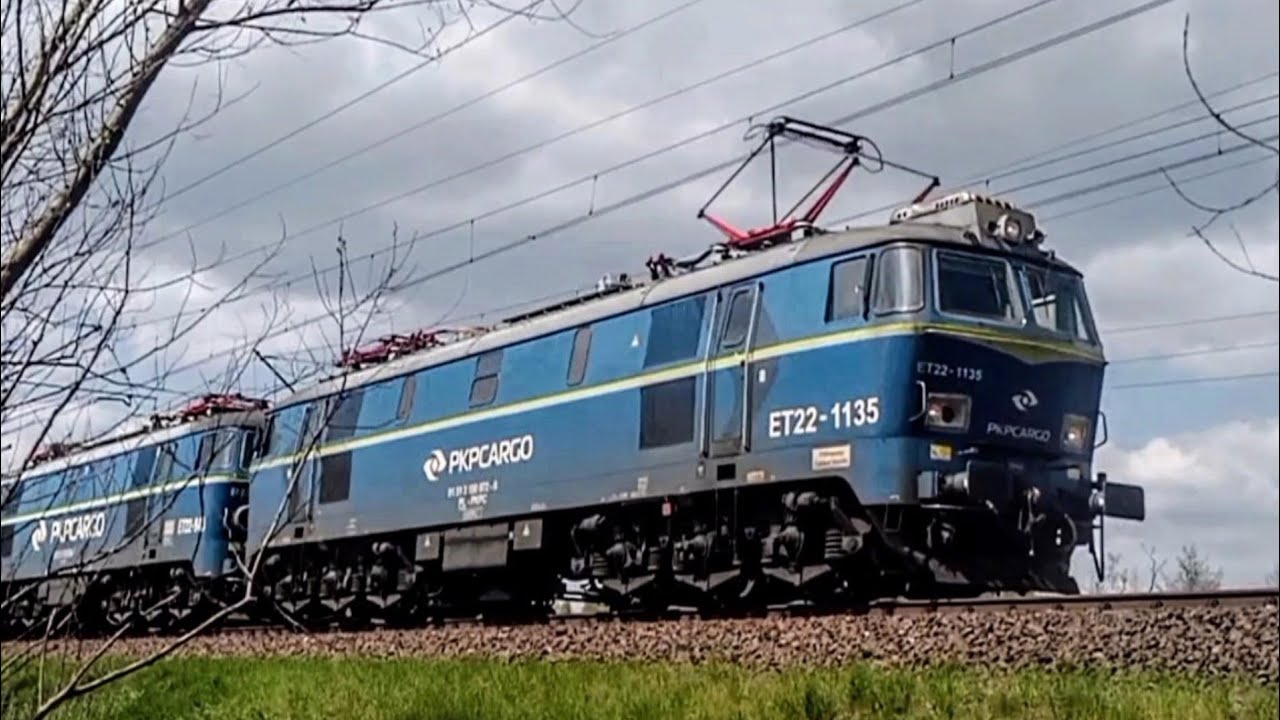 ET22-1135 + ET22-948 + ET22-671 luzem w kierunku Mrozów - YouTube