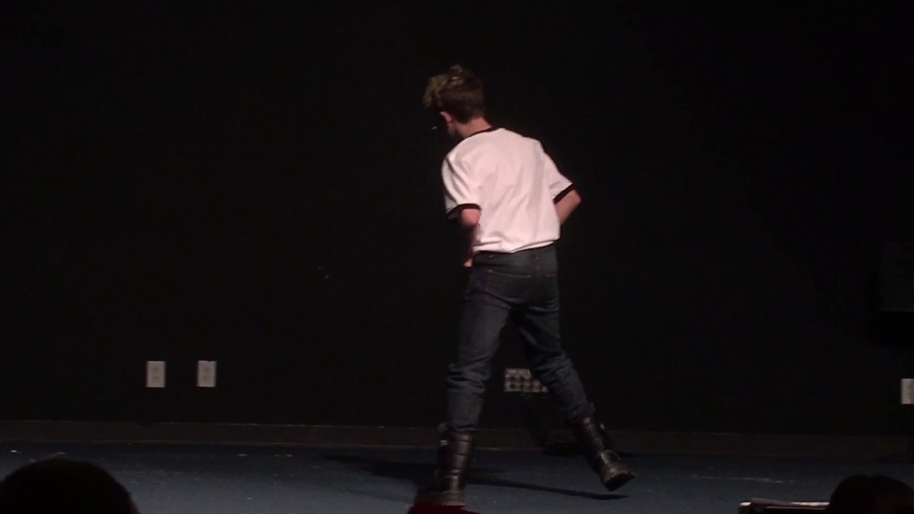 Nerd dances at concert in front of millions - Napoleon Dynamite Dance ...